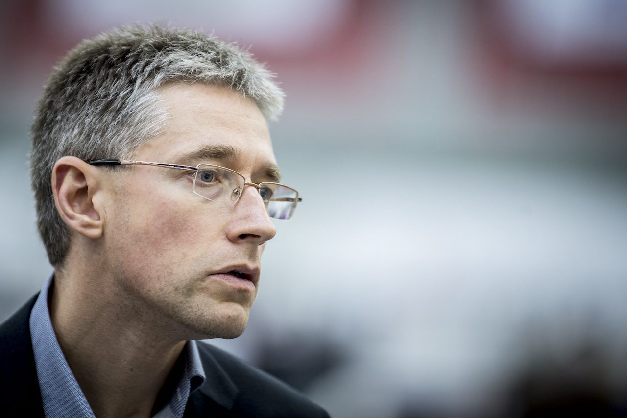 Diez consejos de Michael Adams para mejorar en ajedrez • Damas y Reyes